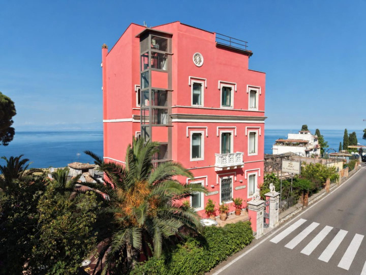 Hotel "La Pensione Svizzera" - Letojanni