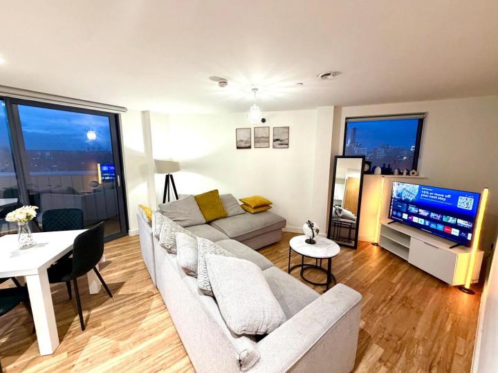 Lux High-rise Two Bed-balcony With Waterside View - Manchester Airport (MAN)