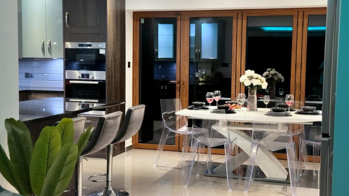 Luxurious 3bed House With Spa Bath & Garden - London