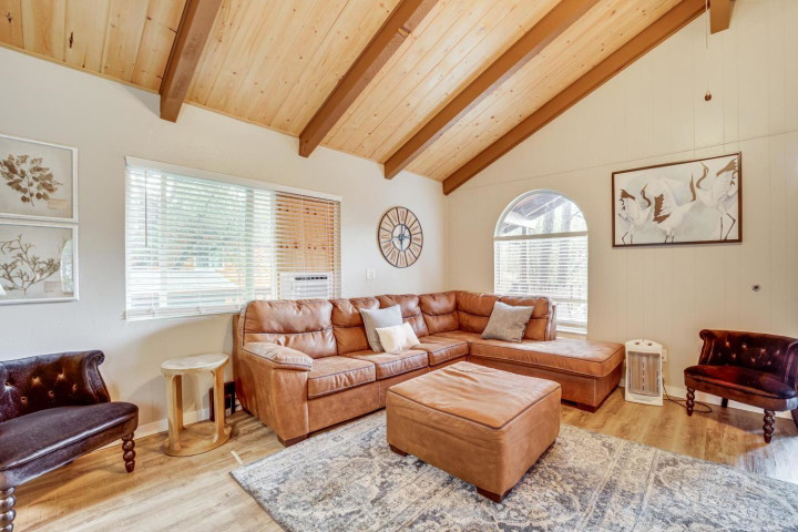 Near Fossil Creek & Trails: Scenic Pine Cabin! - Strawberry, AZ
