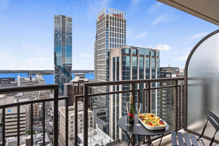 Views At Metropolis - Free Parking - Auckland