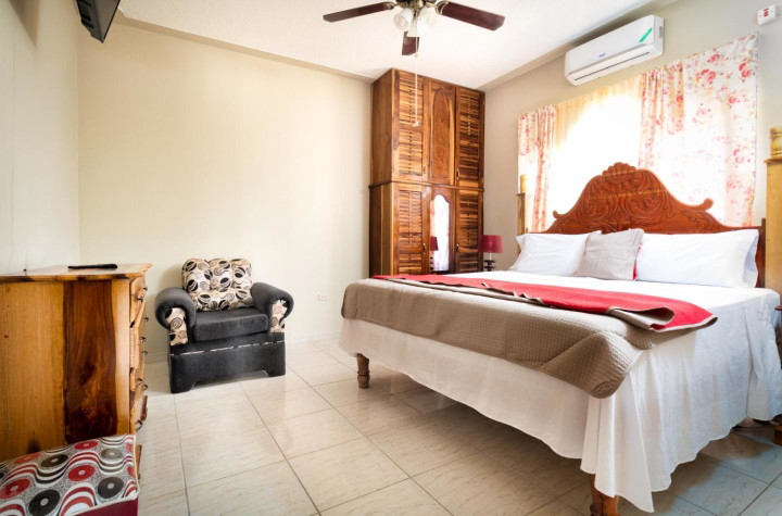 Cozy Locale - Gold - Jamaica