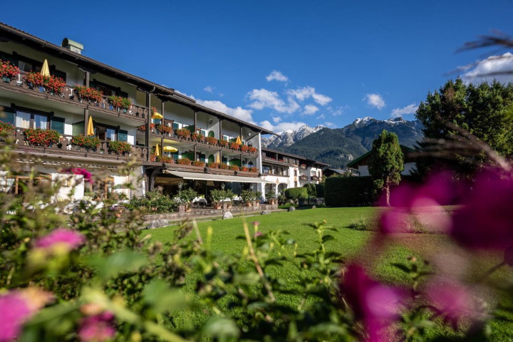 Alpenjuwel Parkhotel Wallgau 4 Sterne Superior Genusshotel Mit Spa Feinster Kulinarik & Golf Ihr Rückzugsort Inmitten Der Alpen Mit Tradition Und Eleganz - Mittenwald