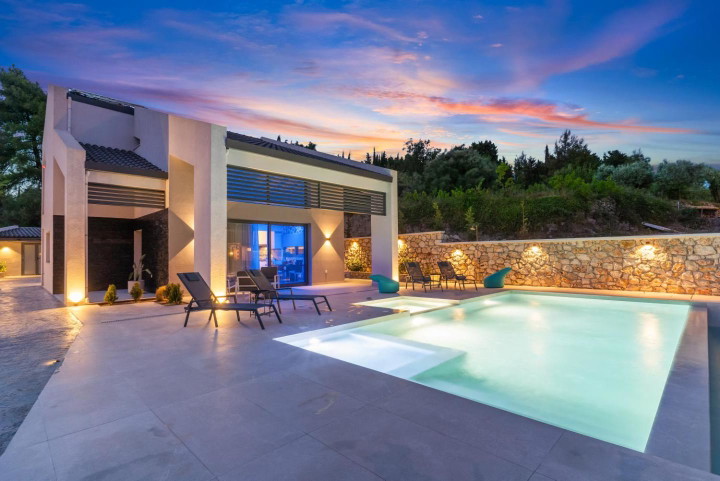 Soha Luxury House - Leucade