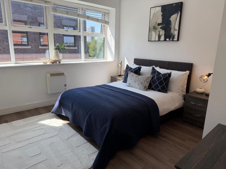 Stylish 2 Bed 2 Bath City Centre Apartment With Parking - Birmingham
