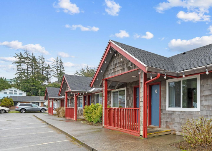 Surf & Sand Inn - Pacific City, OR