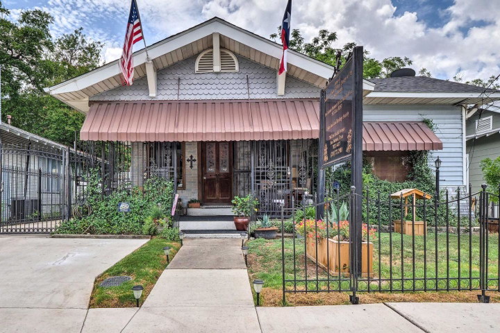 San Antonio Rental W/ Courtyard: Walk To Riverwalk - Texas