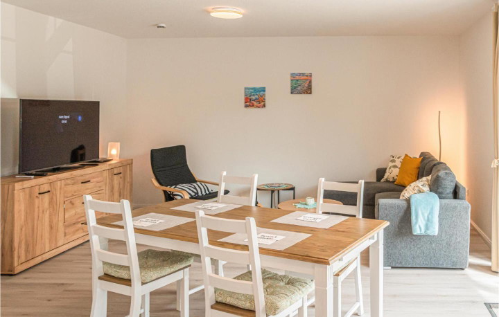 2 Bedroom Awesome Home In Stapel - Germania