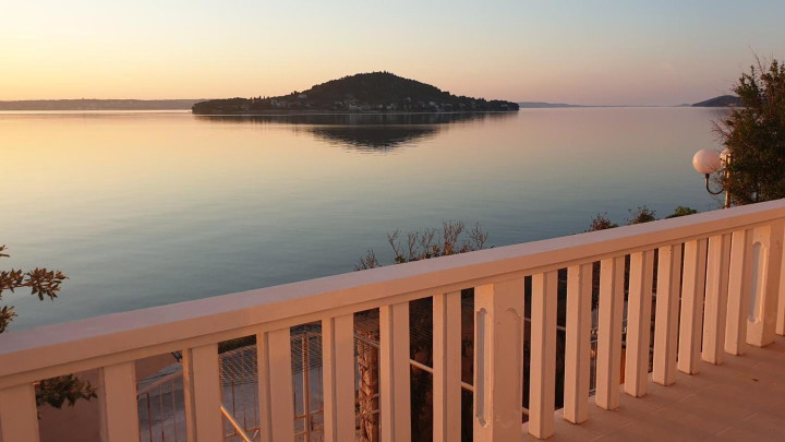 Home With A Unique View - Zadar