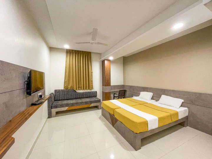 Stayguru Hari Om Residency - Bhuj