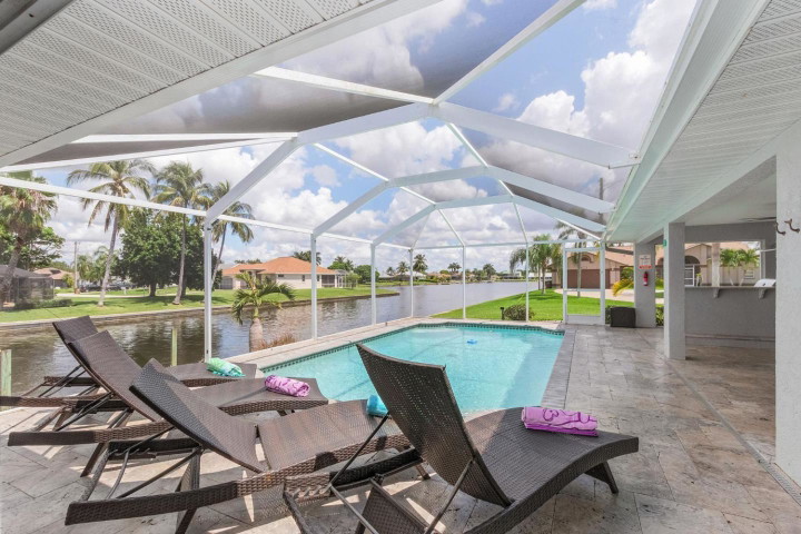 Luxury Villa On Freshwater Lake With Heated Pool Villa Mohave Lake Roelens Vacations - Matlacha, FL