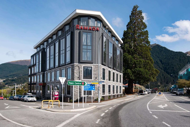 Ramada By Wyndham Queenstown Central - Queenstown