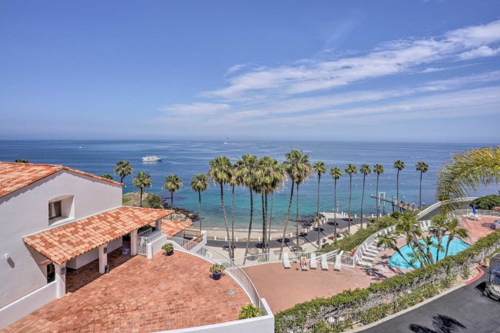 Quiet Avalon Getaway Villa W/ Ocean View & Balcony - Avalon, CA