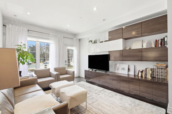 Bayview Townhouse 2br & Parking - Toronto, ON