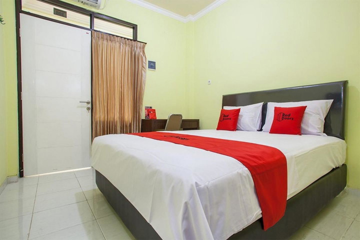 Reddoorz Near Petra University 2 - スラバヤ