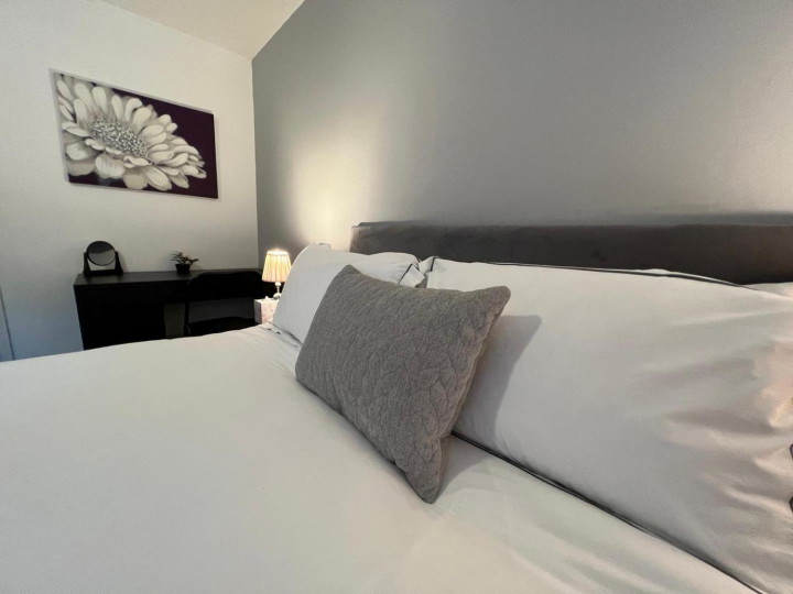 Bournville Park Estate 5 Beds And 2 Bathrooms - Staffordshire
