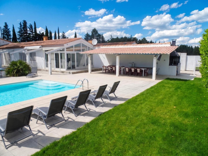 Villa Spacieuse Et éLégante à Meynes Avec Piscine Privée - Bellegarde