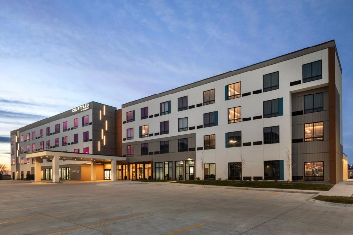 Courtyard By Marriott Bettendorf - Davenport, IA