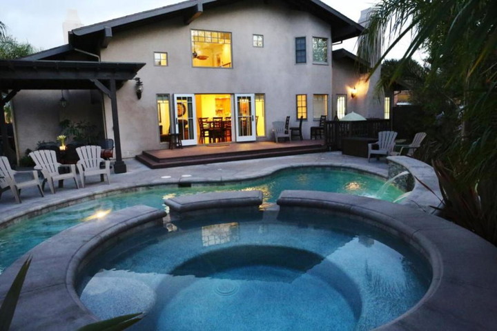 Fantastic 5 Bedroom 4 Bath Home With New Pool & Jacuzzi - Norwalk, CA