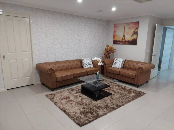 Beautiful Home In Harrison With 5 Bedrooms - Canberra