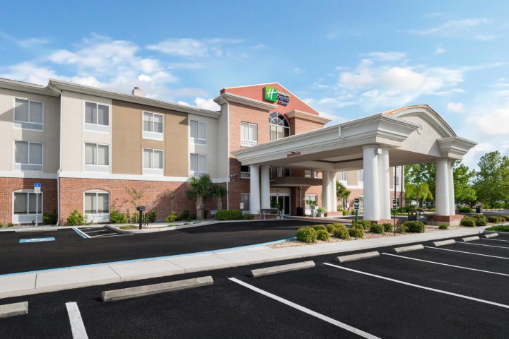 Holiday Inn Express & Suites Spring Hill By Ihg - Pine Island, FL