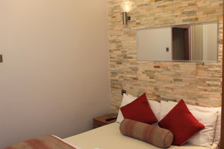 Skylark Guest House - Brentford