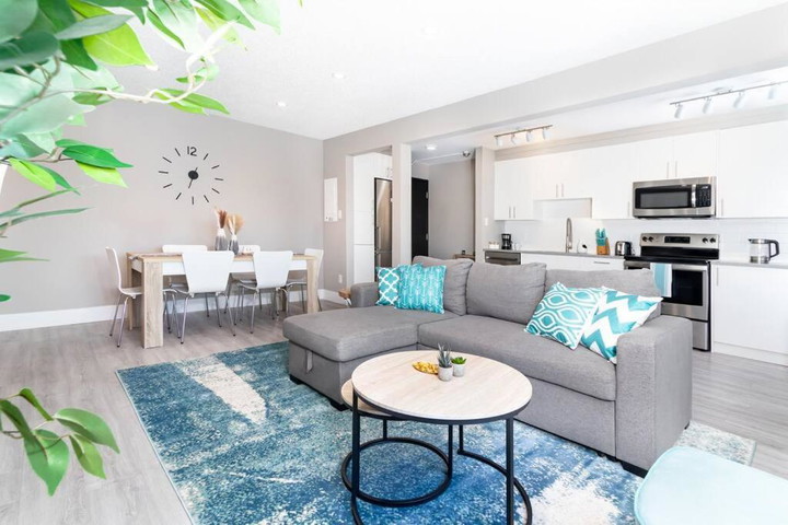 Modern & Stylish 2-bedroom Unit - Edmonton