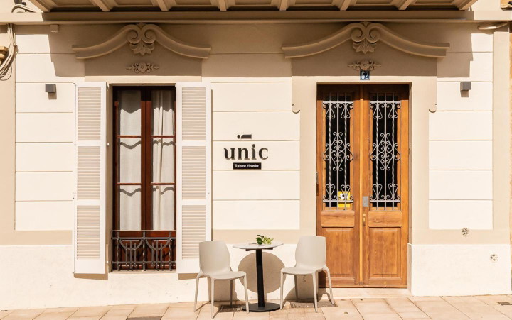 "Unic, Turisme D'interior" - Peguera