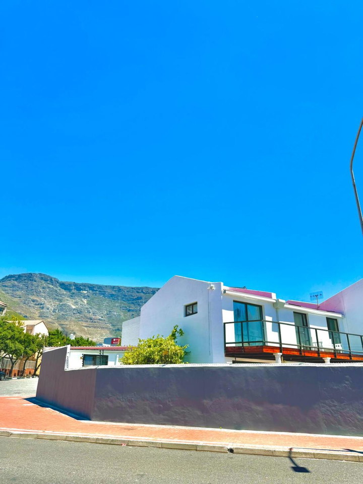 The White House - Zonnebloem - Claremont