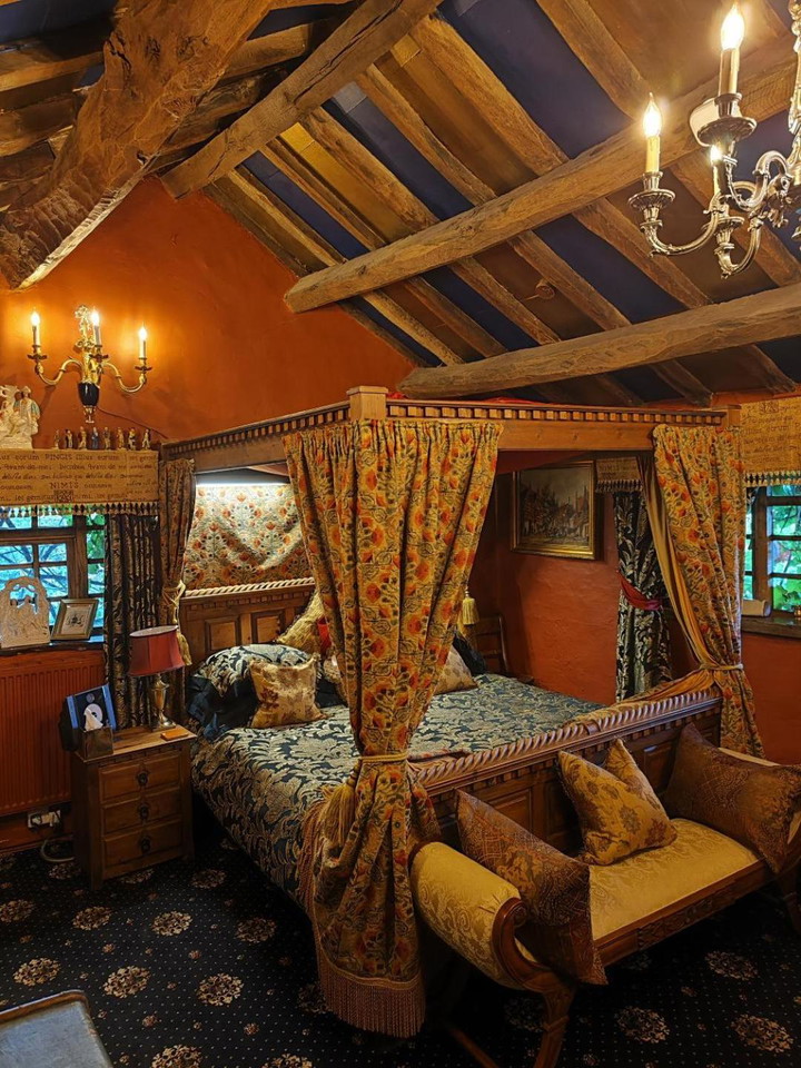 Wizards Thatch Luxury Medieval Styled Suites With Four Poster Beds - Stockport