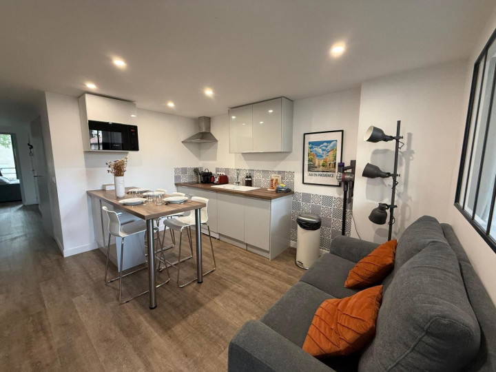 L'amandier - Joli Appartement T3 Neuf Centre Ville à 2 Pas De La Rotonde Mirabeau Et Des Allées Provençales - Saint-Cannat