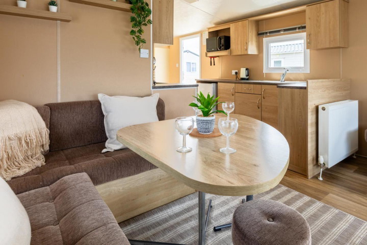 2br Family Caravan With On Site Facilities - Heacham