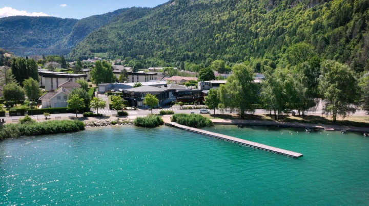 Logis Hotel L'embarcadère - Oyonnax