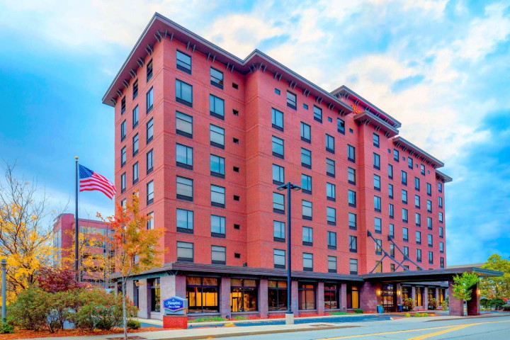 Hampton Inn & Suites Pittsburgh Downtown - Pittsburgh, PA