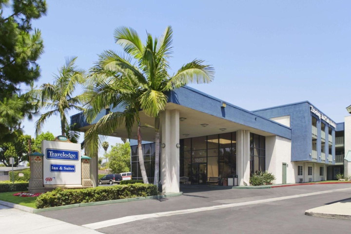 Travelodge Inn & Suites By Wyndham Anaheim On Disneyland Dr - Santa Ana, CA