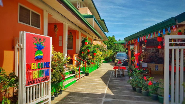 White Beach Guest House - Luzon