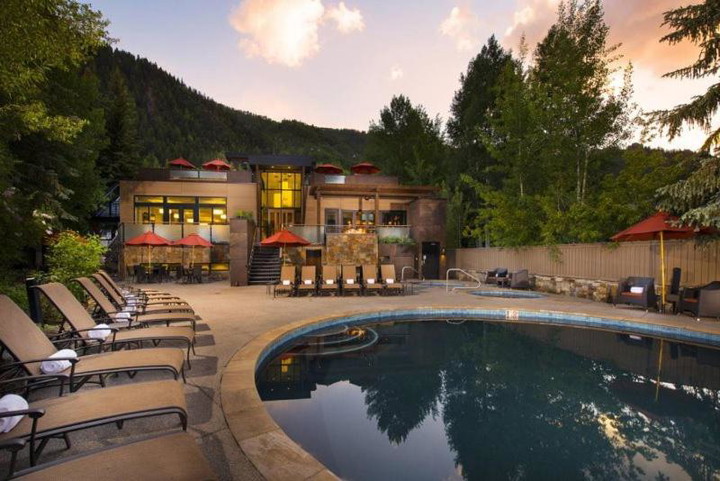 Luxury 1 Bedroom Downtown Aspen Vacation Rental With Access To A Heated Pool, Hot Tubs, Game Room And Spa - Aspen, CO