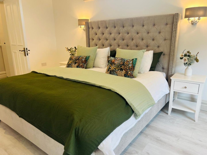 Luxurious 5star Retreat On Westports Main Street - Westport