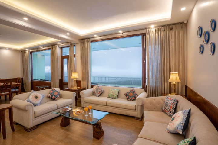 Hostie Mystica Premiere - Huge 3bhk Luxury Home With Himalayan Views - Shimla