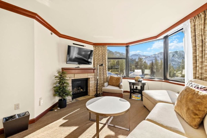6th Floor Mountain View Room - Fireplace Suite - Tahoe City, CA