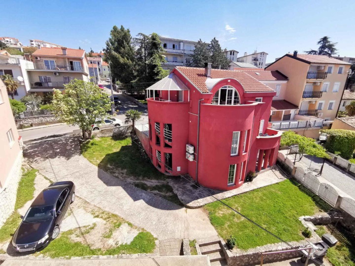 Villa Rouge With Private Parking, Ac, Wifi - Crikvenica
