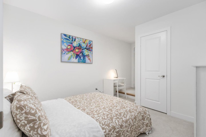 Cedar Double Room With Attached Private Bathroom And Balcony In Toronto, On, Canada - Toronto
