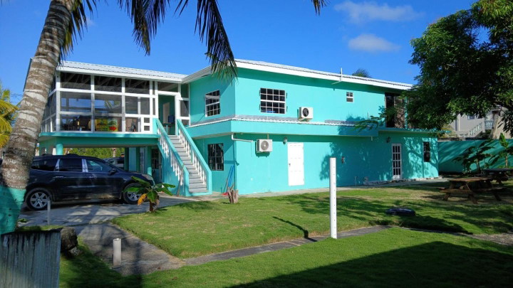 Bamboleo Inn - Belize