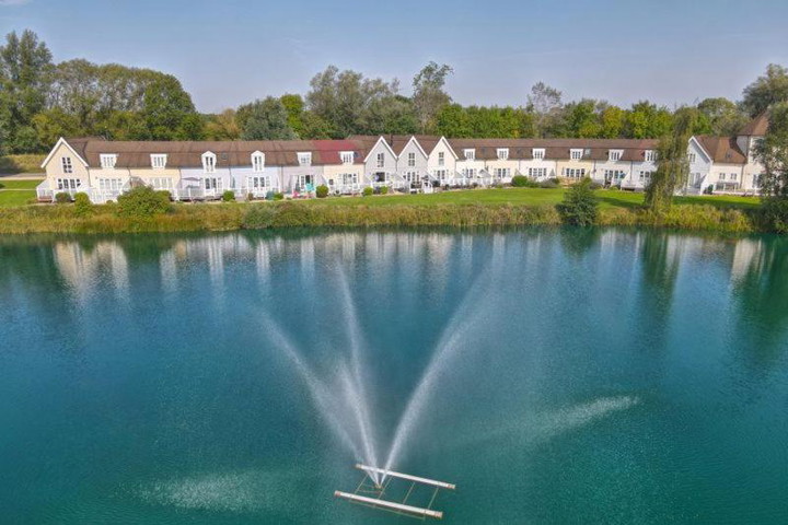 Lakehouse, 36 Isis Lake - Bibury