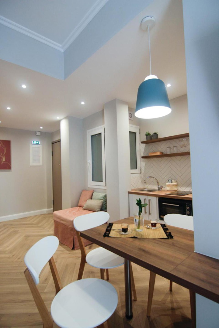 Patio Apartment Near Metro & Acropolis - Ано-Льосия