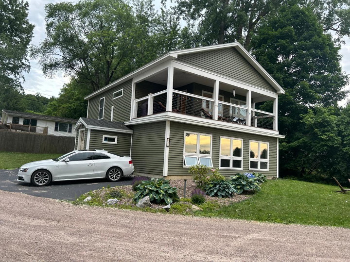 Roberts Lake House Room #3 - Burlington