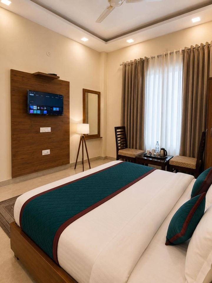 Hotel Woodlark Inn Zirakpur Chandigarh !! Family Hotel ! Traveler Choice ! Top Rated Property - Zirakpur