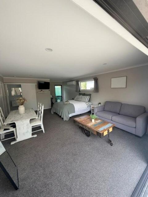 Cosy Central Studio With Optional 2nd Room - Cromwell