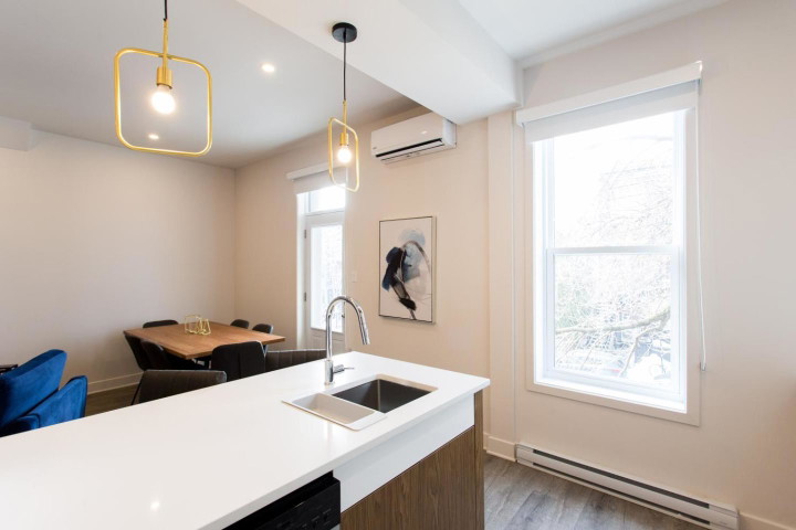 Huge 2 Bdr With Balcony In Mile End By Den Stays - Dorval