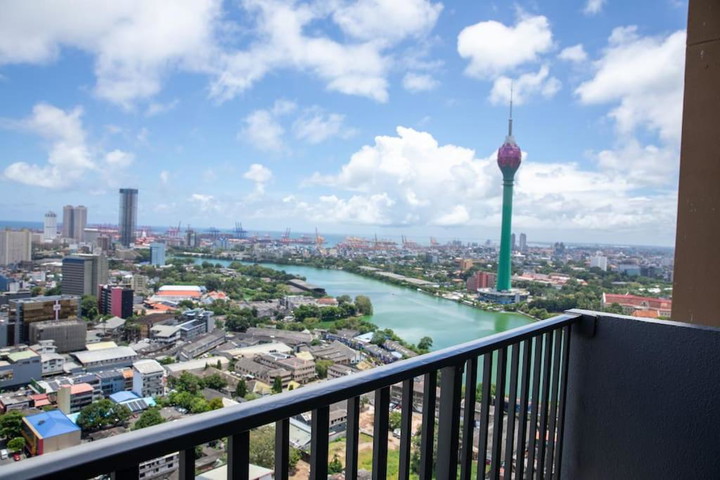 Colombo Skyline Luxury Apartments At Tri-zen - Pool And Amazing City Views - Colombo